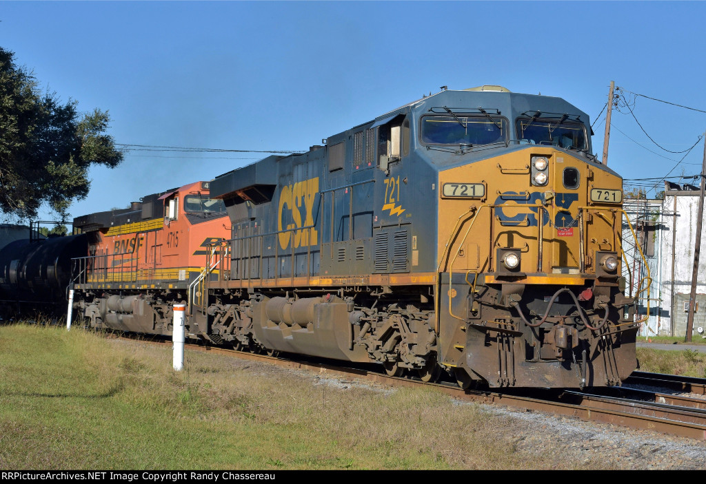 CSX 721 and BNSF 4715 Q693